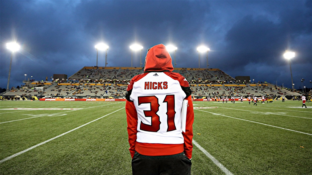 Les Stampeders l'emportent à la mémoire de Mylan Hicks | Radio-Canada