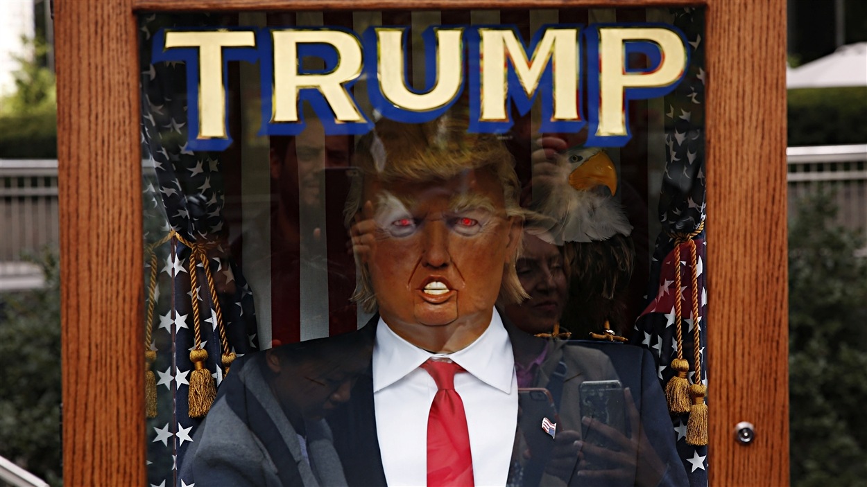 Un automate à l'effigie de Donald Trump dans les rues de New York ...