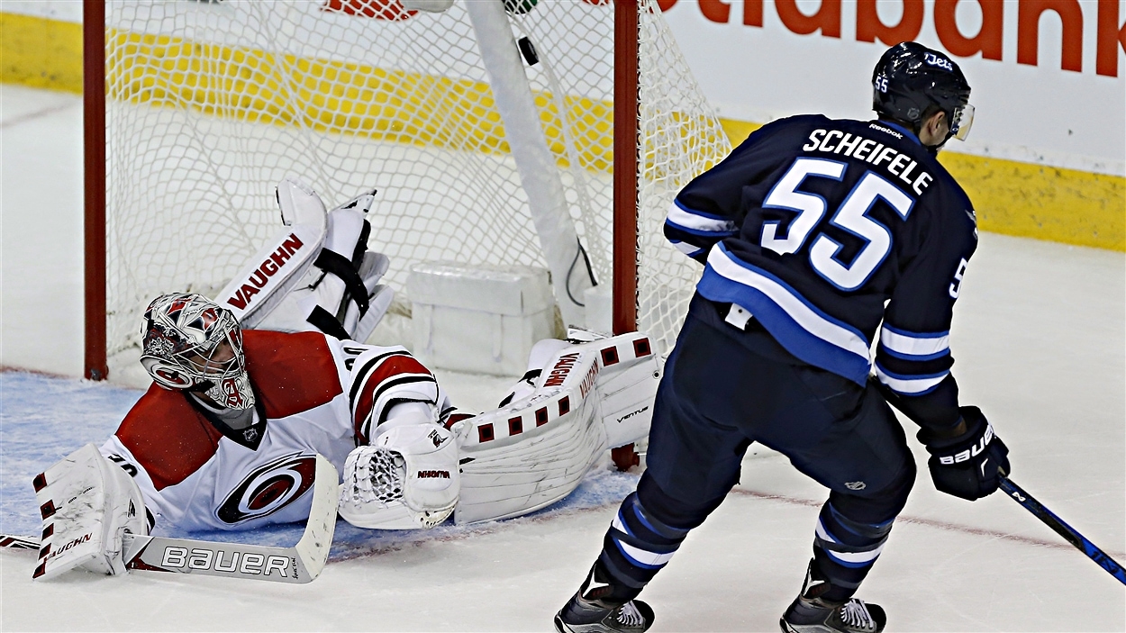 Scheifele donne le deuxième point aux Jets | Radio-Canada