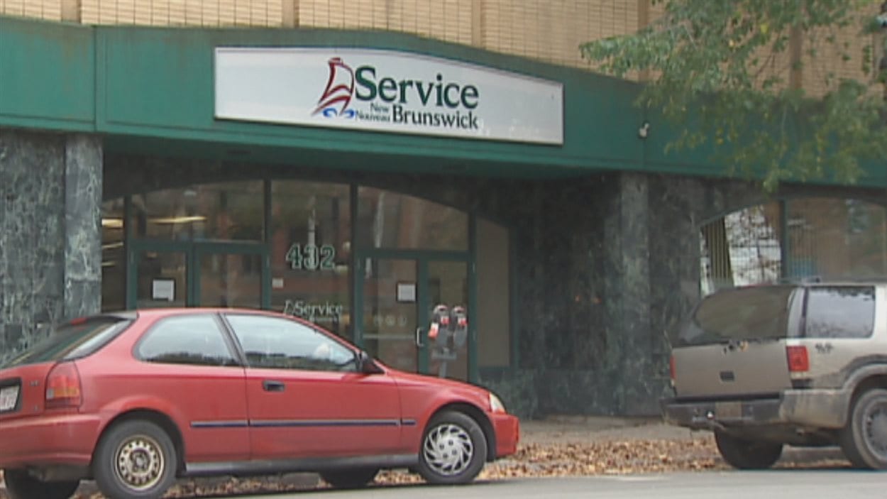 Service NB annonce des compressions, mais ne peut les expliquer | Radio ...
