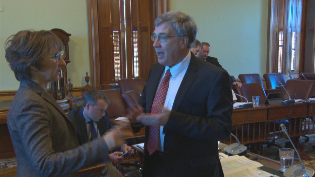 Service NB annonce des compressions, mais ne peut les expliquer | Radio ...