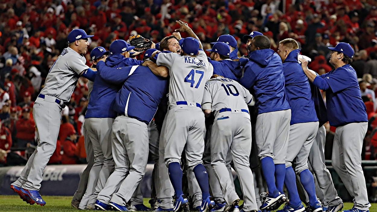 Les Dodgers rejoignent les Cubs en série de championnat | Radio-Canada