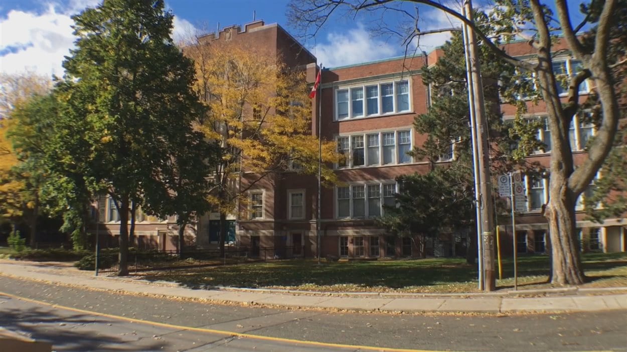 L'école Eastern Commerce n'ira pas aux francophones de Toronto | Radio ...