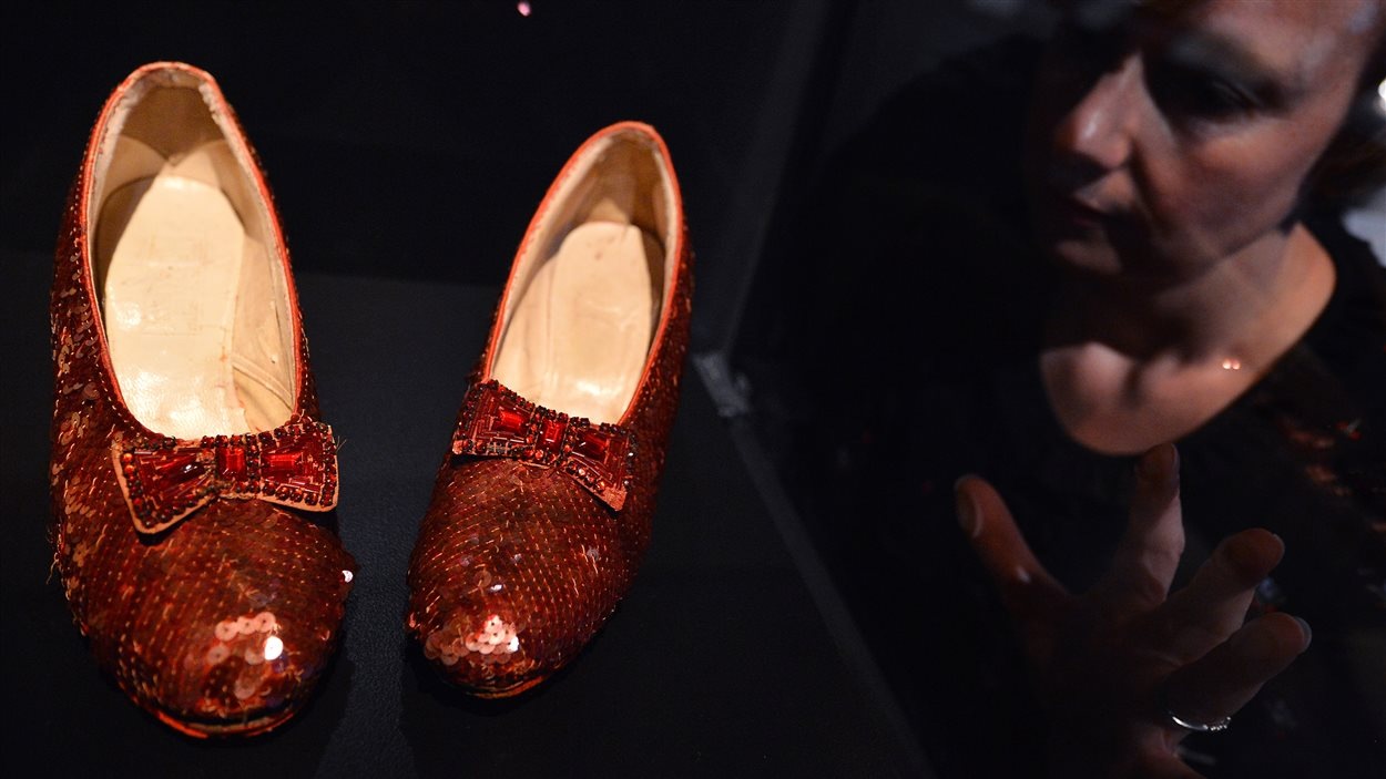 Campagne pour sauver les souliers rouges du Magicien d'Oz | Radio-Canada