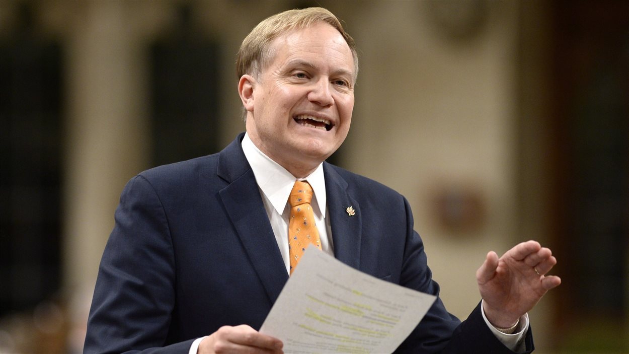 Peter Julian envisage de diriger le NPD | Radio-Canada