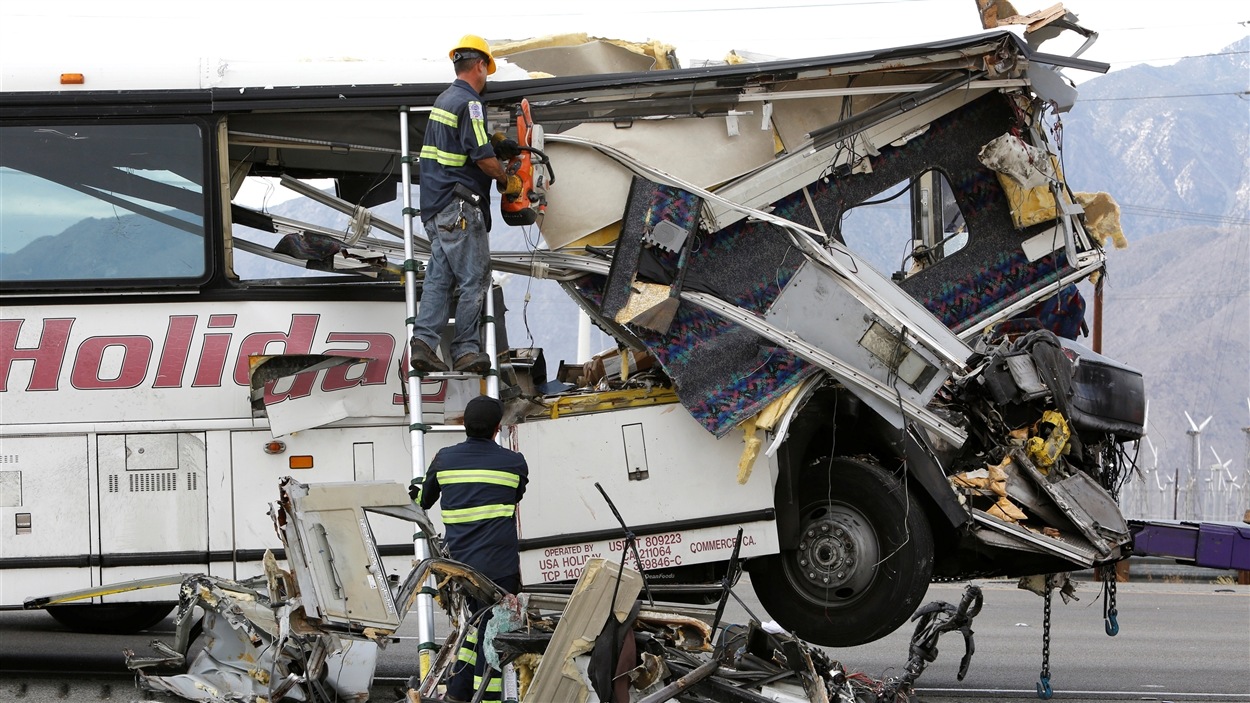 Un accident d'autobus fait au moins 13 morts en Californie | Radio-Canada