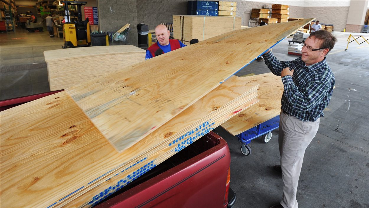 Ottawa lance un avertissement aux sénateurs américains au sujet du bois ...