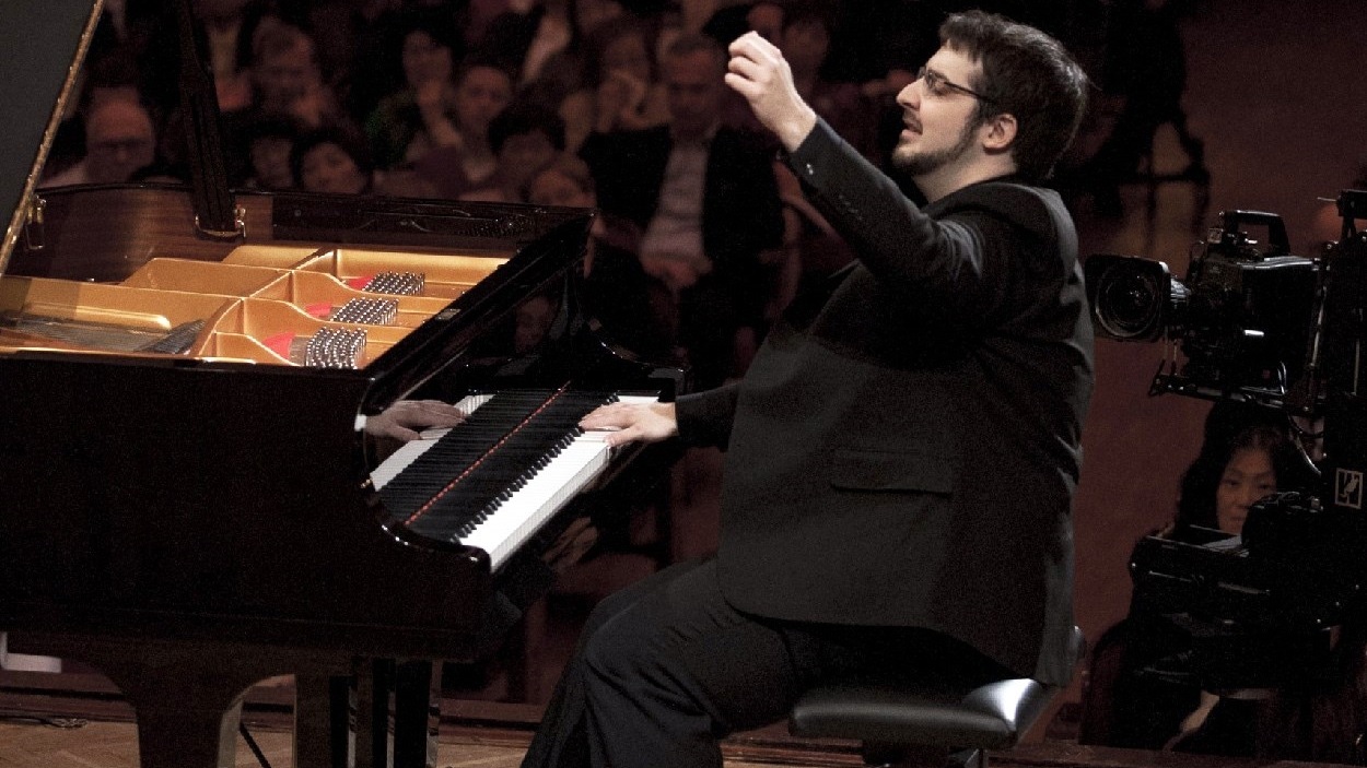 Une présence à Edmonton pour le pianiste Charles Richard-Hamelin ...