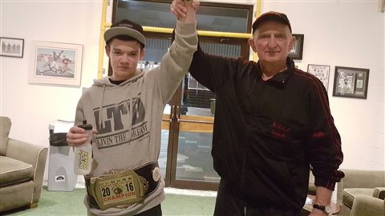 La grande épreuve du boxeur fransaskois Janick Lacroix | Radio-Canada