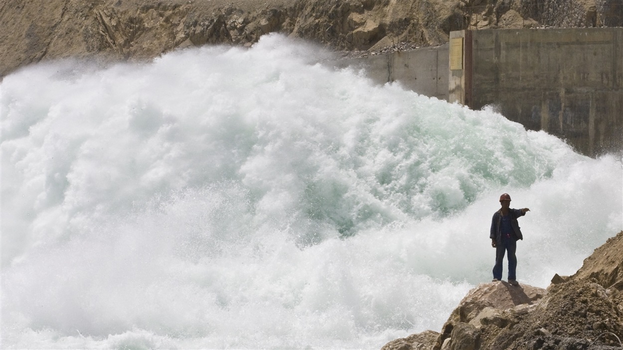 Le Tadjikistan construit le plus haut barrage du monde | Radio-Canada