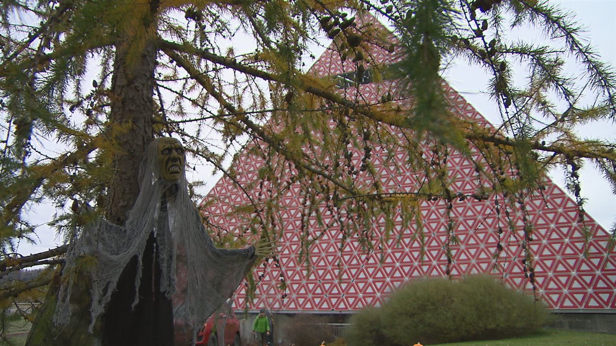 La pyramide hantée pour l’Halloween | Radio-Canada