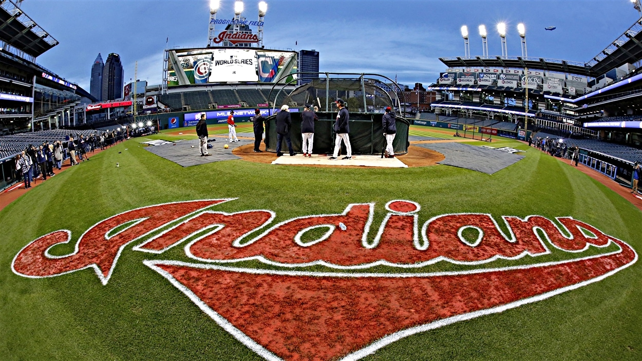 Les Indians heureux d'être à la maison | Radio-Canada