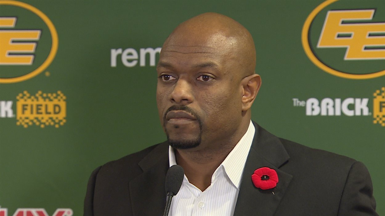 Des micros pour les Eskimos? | Radio-Canada