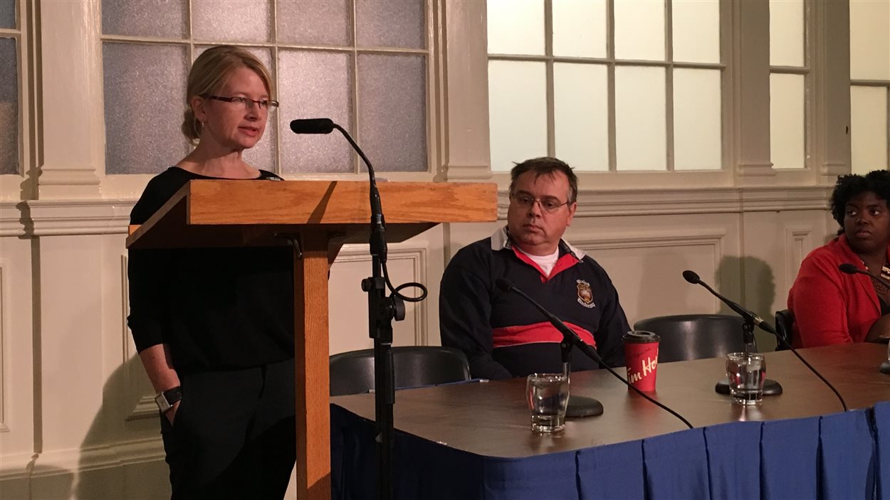 N.-É. : des parents appuient les enseignants dans leur conflit avec le ...