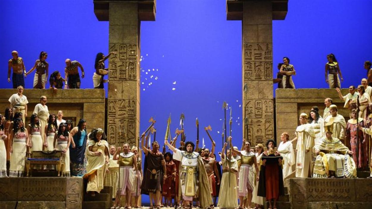 Des personnes itinérantes de Montréal sur une scène d'opéra | Radio-Canada