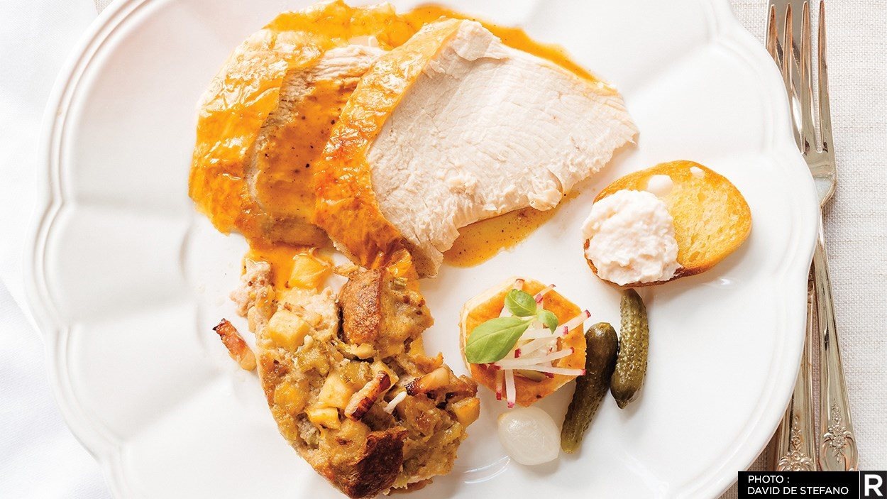 Recette de Ricardo : dinde rôtie, sauce au jus de pomme | Radio-Canada