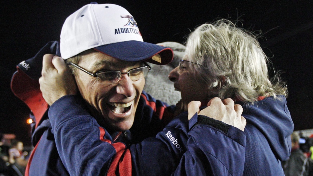 Retour sur les 21 ans de carrière à Montréal de Jim Popp | Radio-Canada