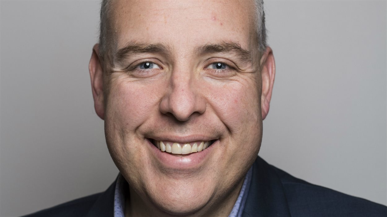 C.-B. : l’ex-présentateur Steve Darling candidat aux élections ...