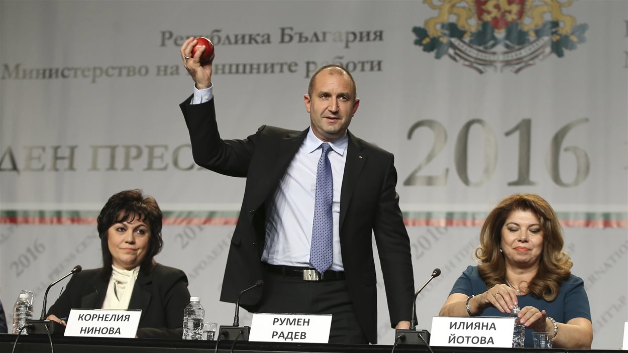 Les Bulgares élisent un président prorusse et anti-immigration | Radio ...