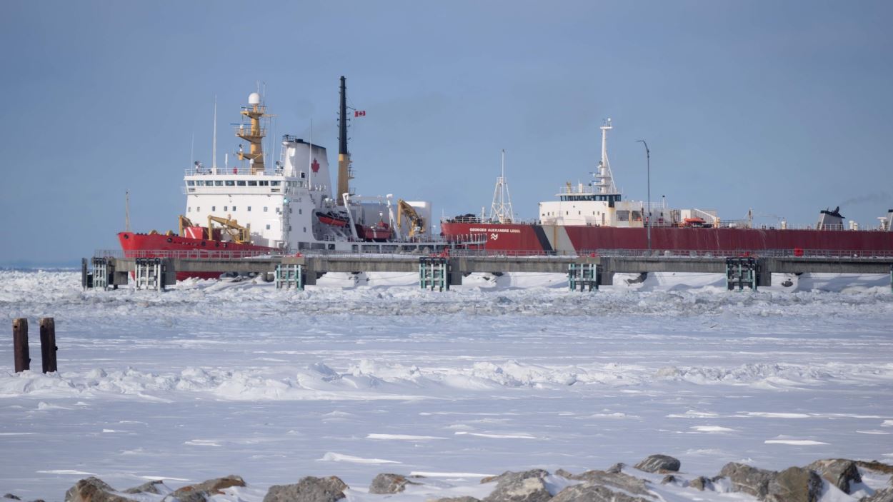 Le traversier-rail de Matane heurte un brise-glace | Radio-Canada