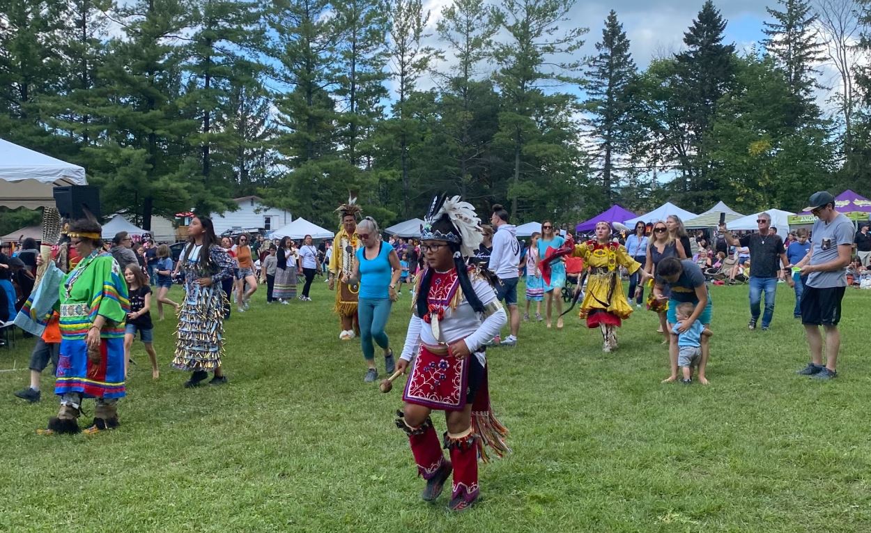 [Reportaje] Familia de artesanos Kichwa Otavalo del Ecuador en Pow Wow ...