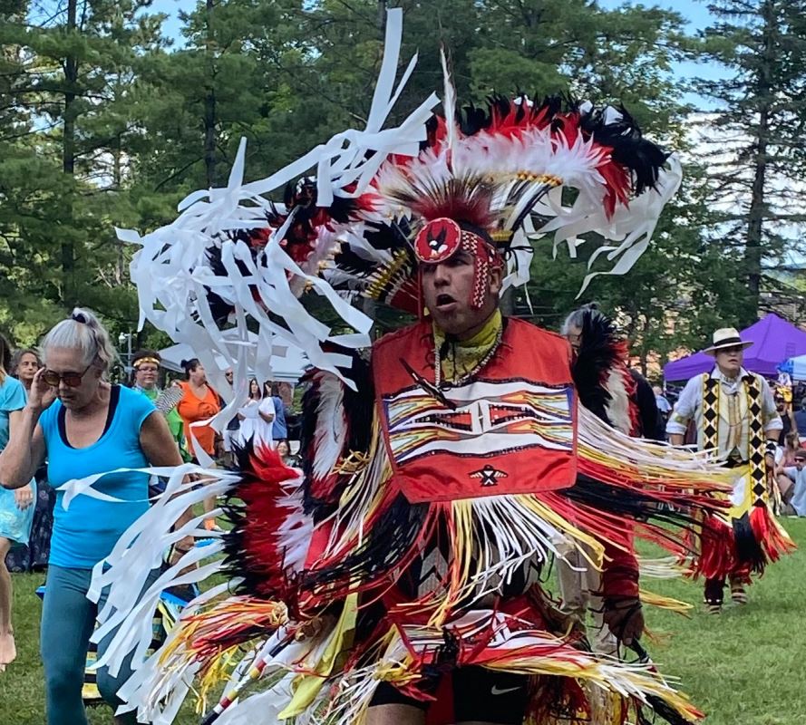 [Reportage] Une famille d’artisans autochtones de l’Équateur au pow-wow ...