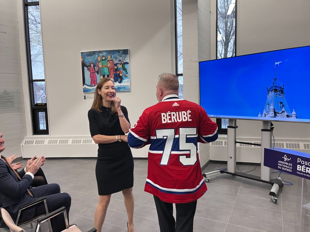 France Margaret Bélanger honorée à Matane | Radio-Canada