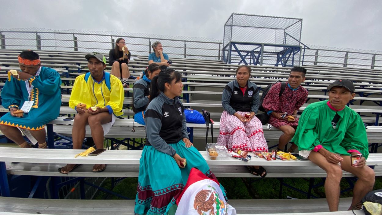 [Reportaje] Atletas rarámuris de México compiten en Canadá en los ...