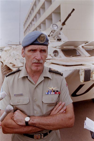 Roméo Dallaire et les fantômes de la guerre | Radio-Canada